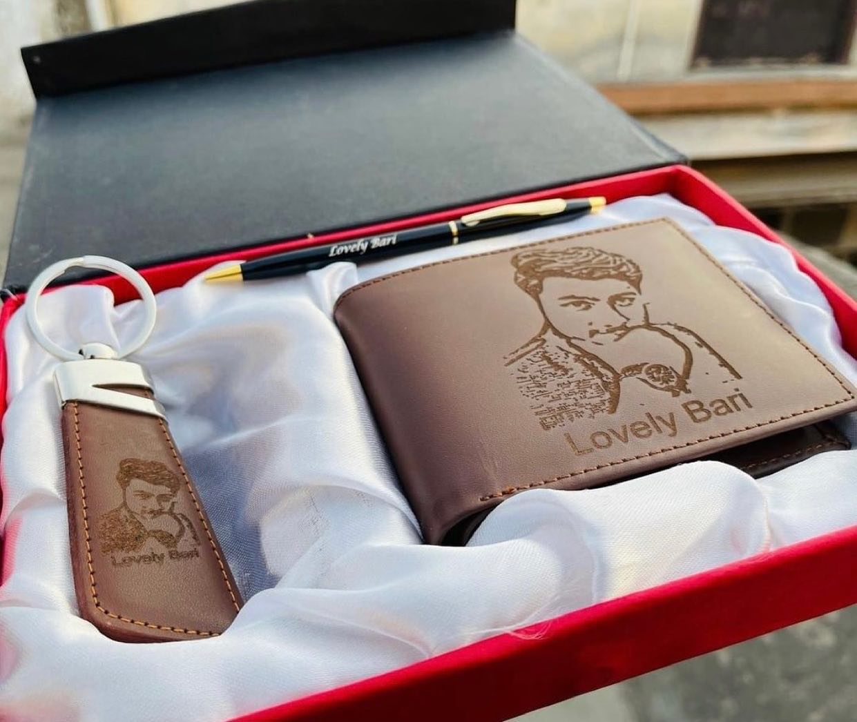 PICTURE WALLET KEYCHAIN PEN SET - Customize Gifts Lahore